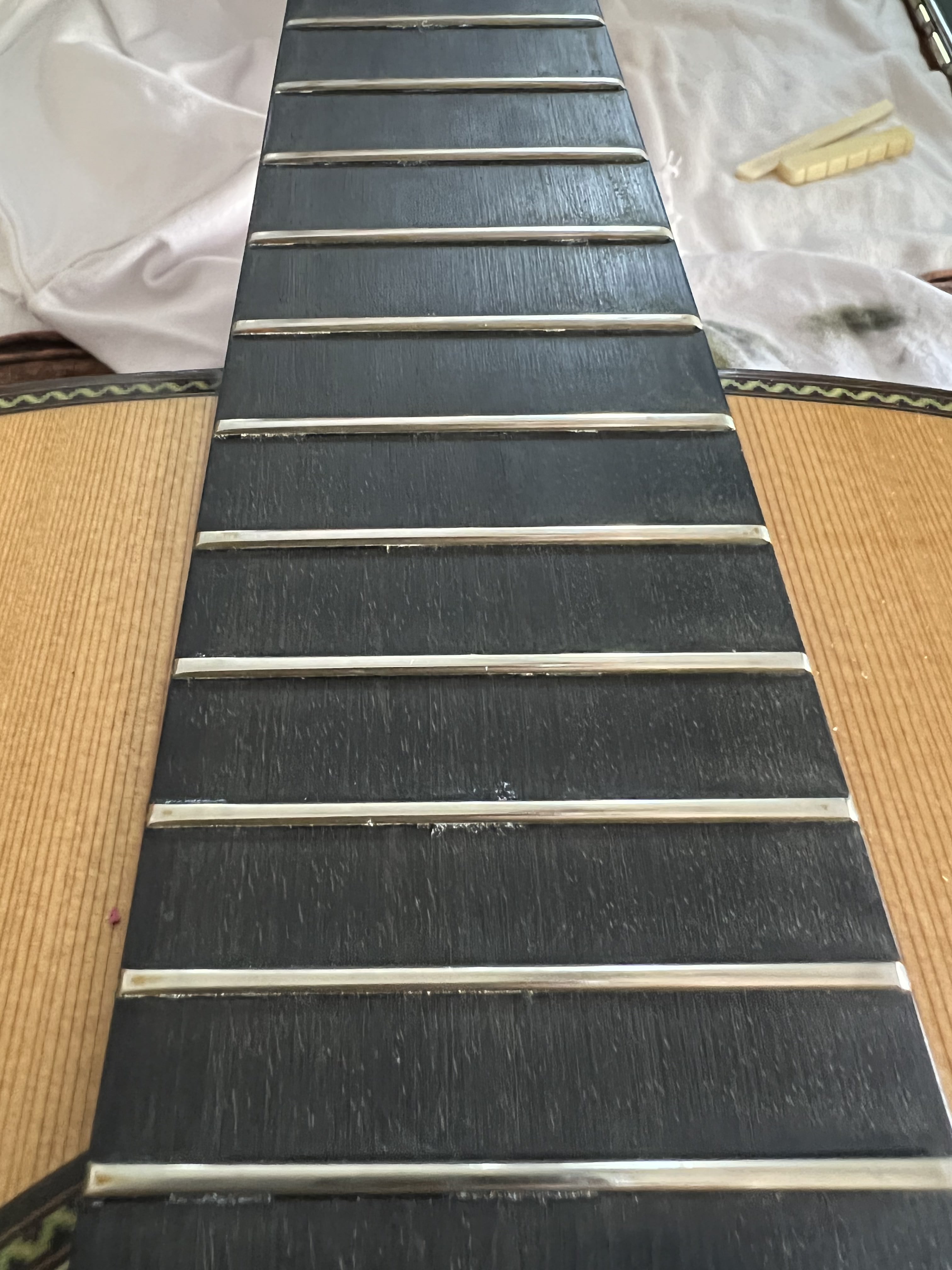 How to maintain your guitar – Poco Music Studio